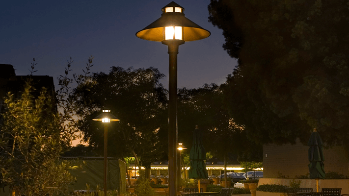 Pole & Post Tops : Large Beacon Pole Mount Solid State (BKSSL®) (LBP)